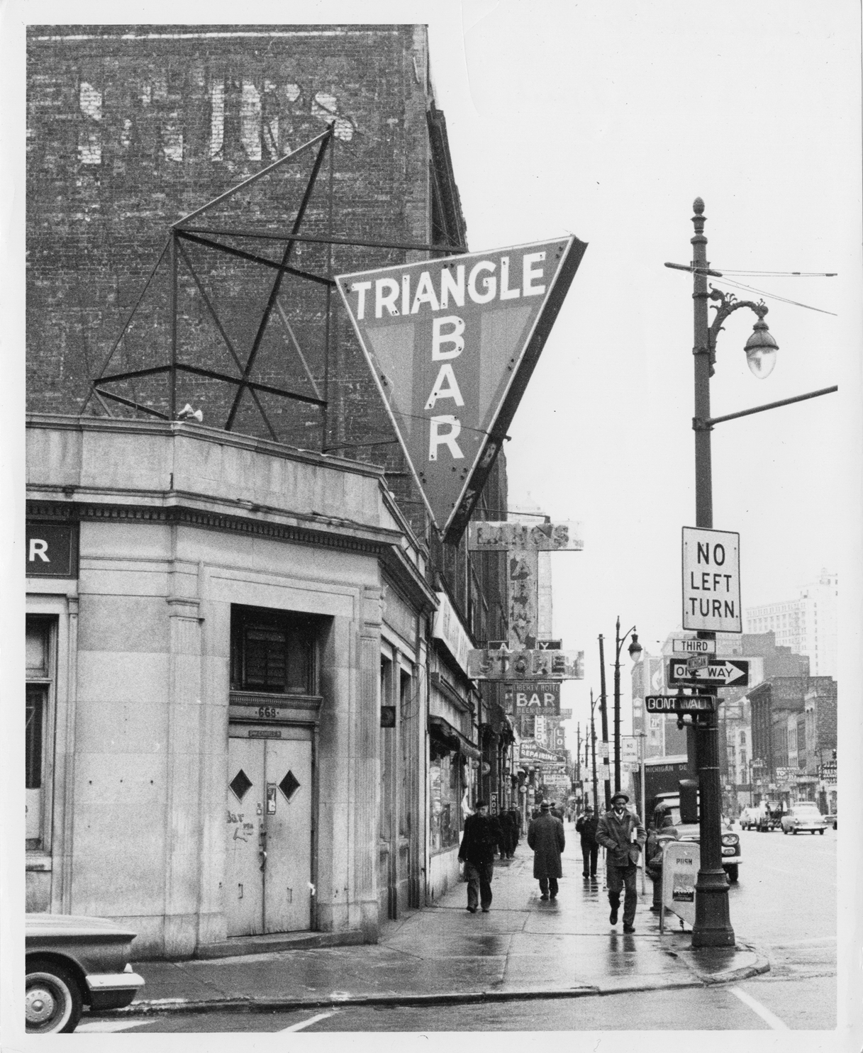 Triangle Bar | DPL DAMS