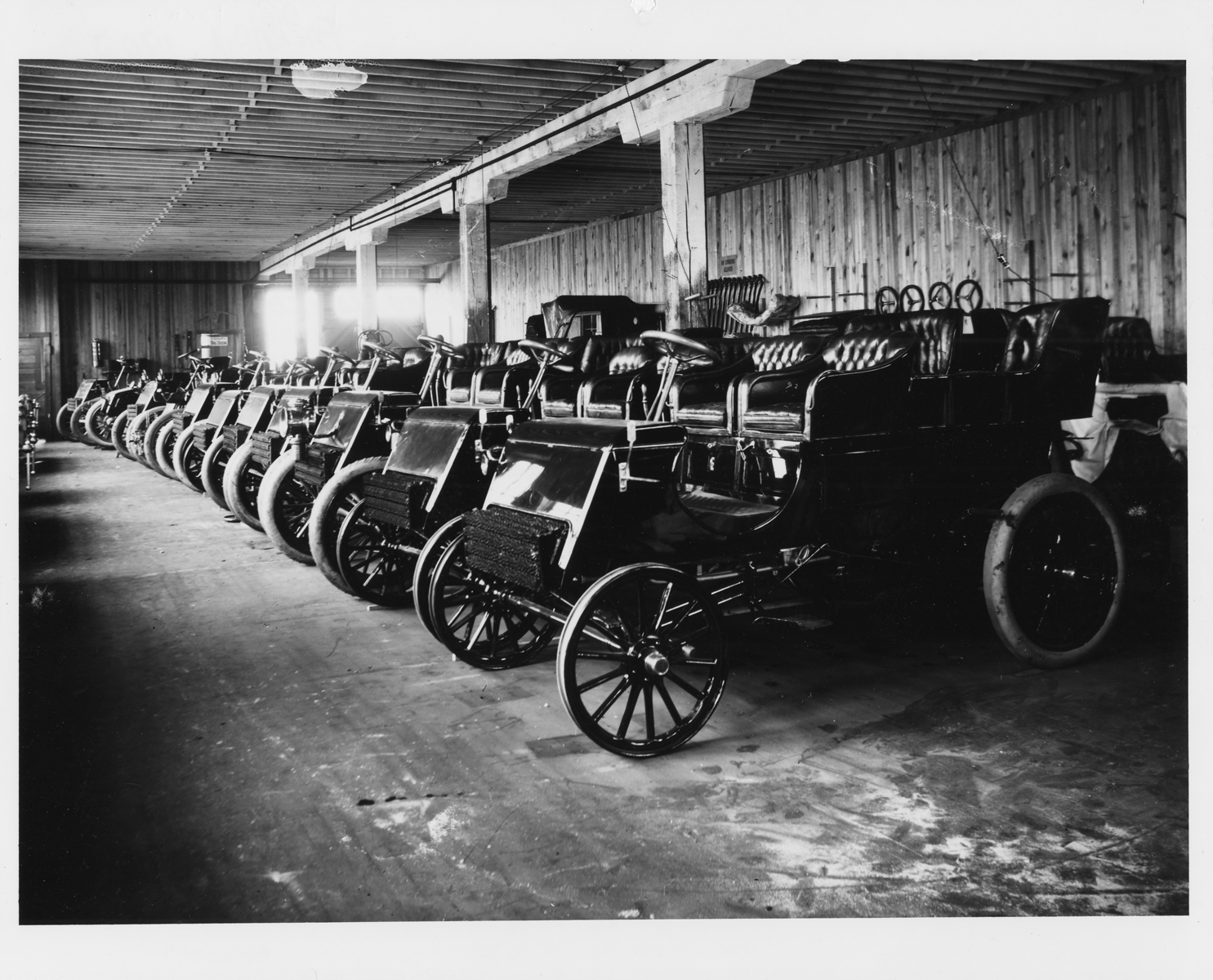 1902 Packard F models in factory | DPL DAMS