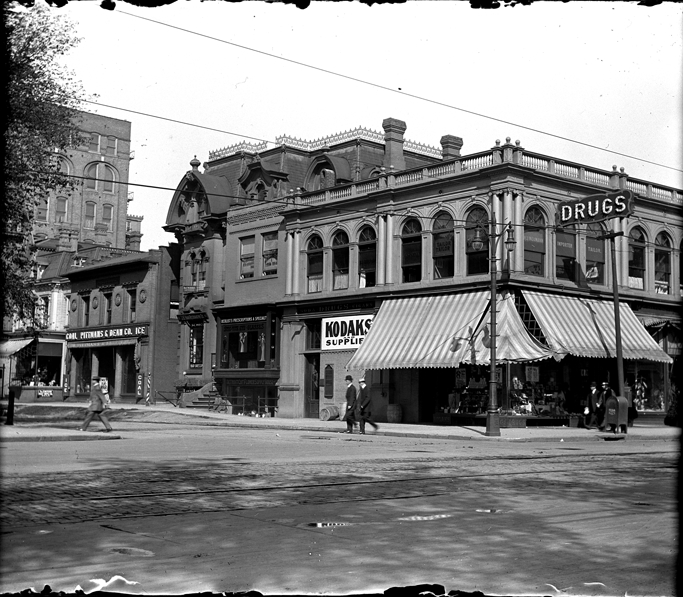 Adams Street between Woodward Avenue and Park | DPL DAMS