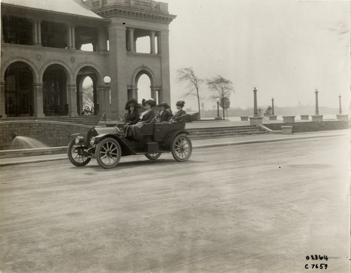 1911 Abbott-Detroit automobile on Belle Isle | DPL DAMS