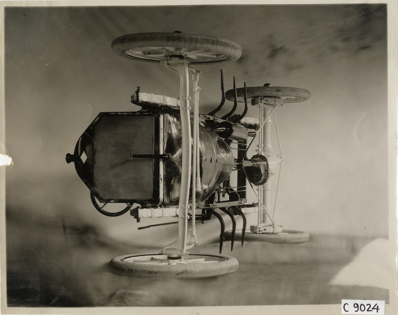 1910 Everitt automobile chassis | DPL DAMS