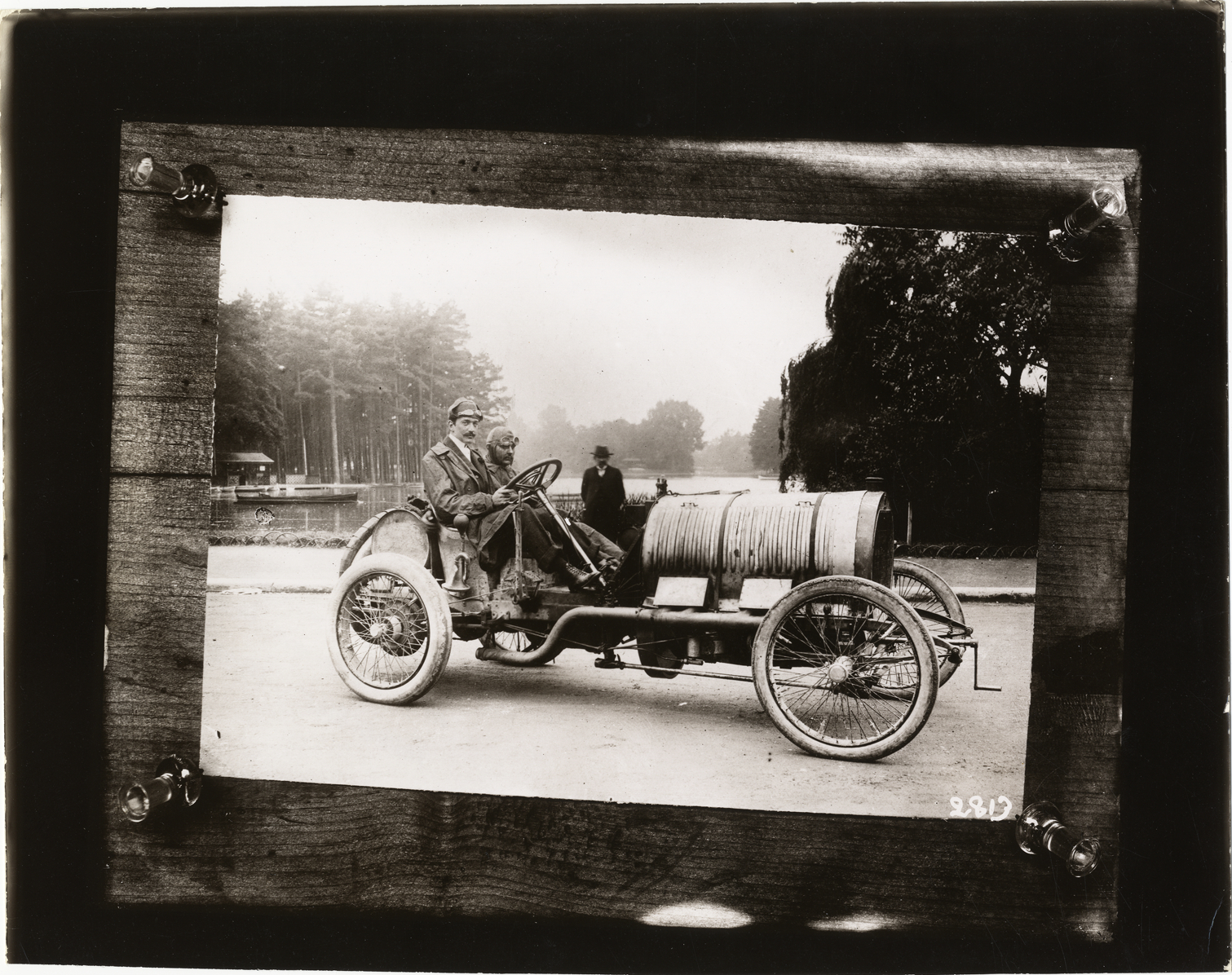 Elliott Shepard and passenger in Hotchkiss racecar, 1906 Vanderbilt Cup ...