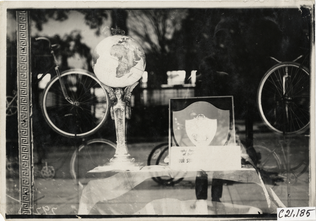 Glidden trophy and plaque displayed in store window, 1908 Glidden Tour ...