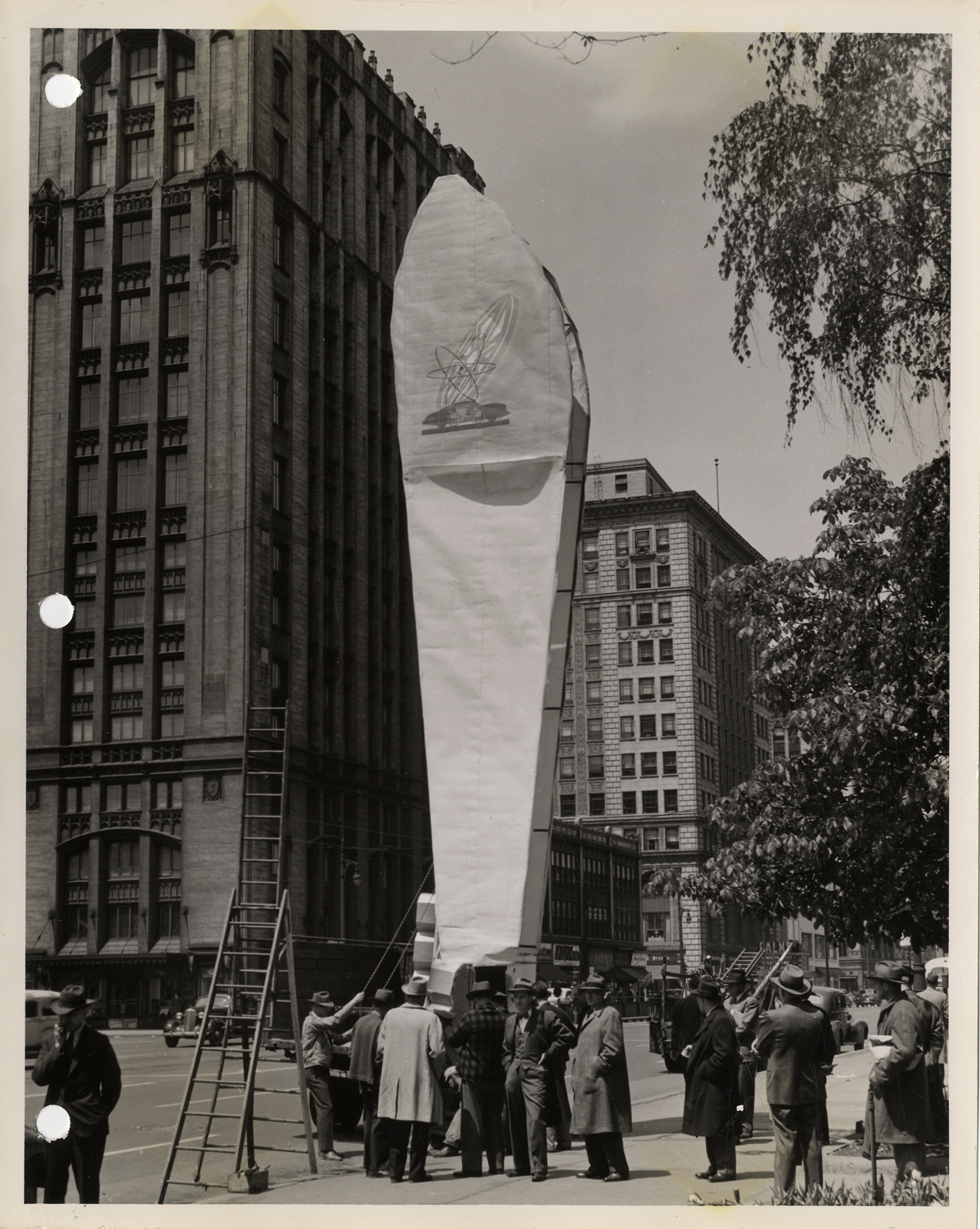 Workers erecting pylon, Detroit Automobile Golden Jubilee celebration ...