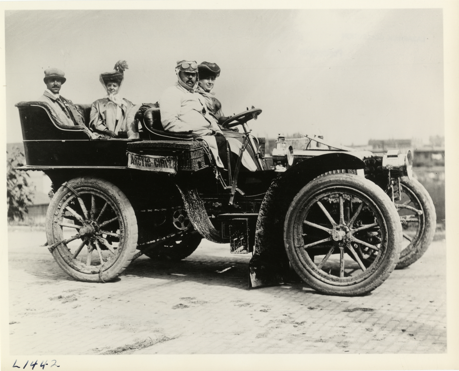 Mr. and Mrs. Charles Glidden and motorists in Napier automobile, 1904 ...