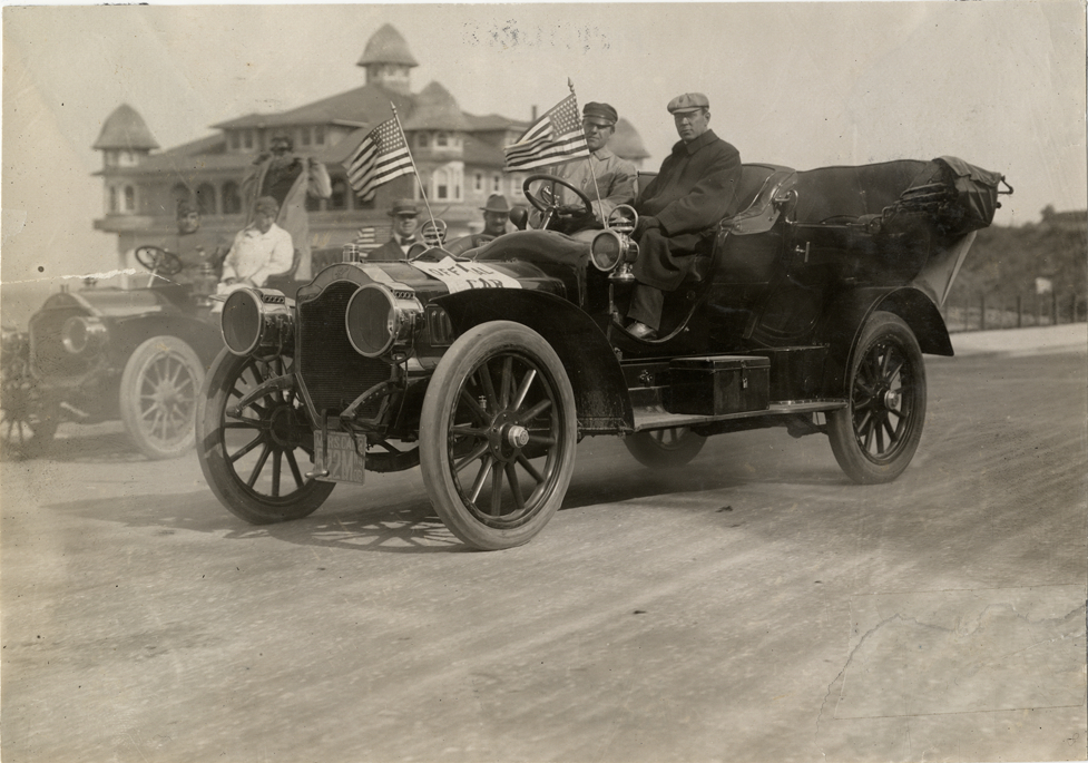 Motorists posing in Thomas official automobile | DPL DAMS