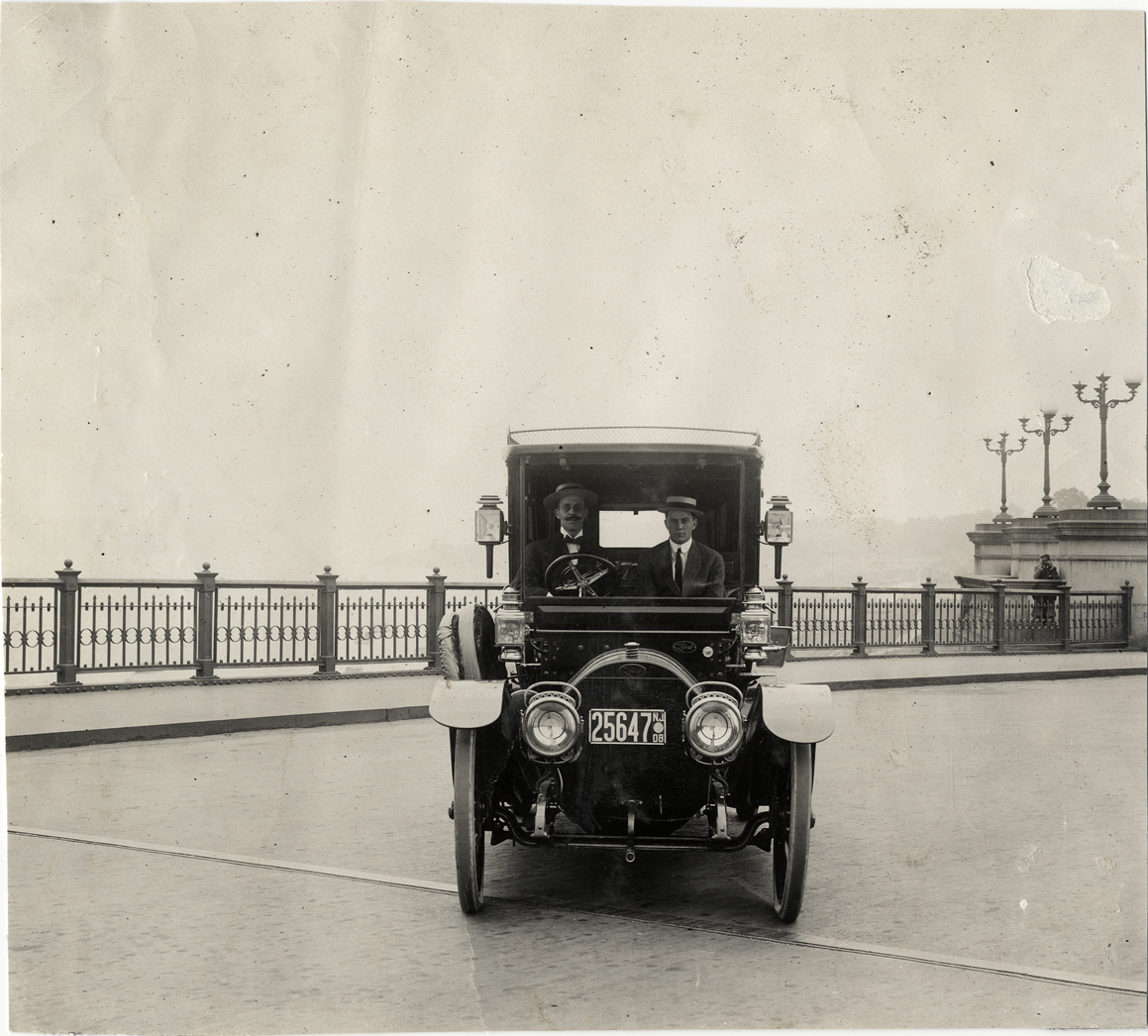 Driver and passenger in 1908 Zust automobile | DPL DAMS
