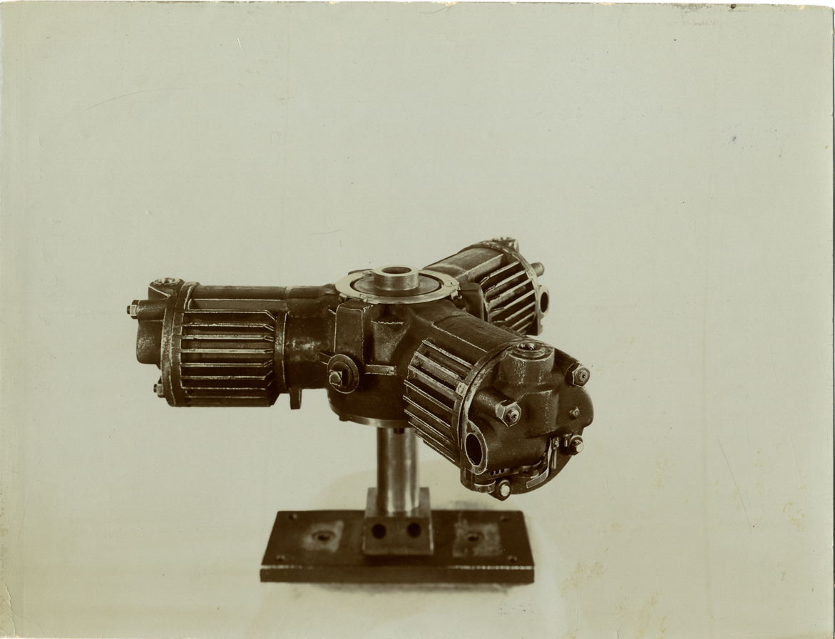 1896 Adams-Farwell revolving cylinder automobile engine | DPL DAMS