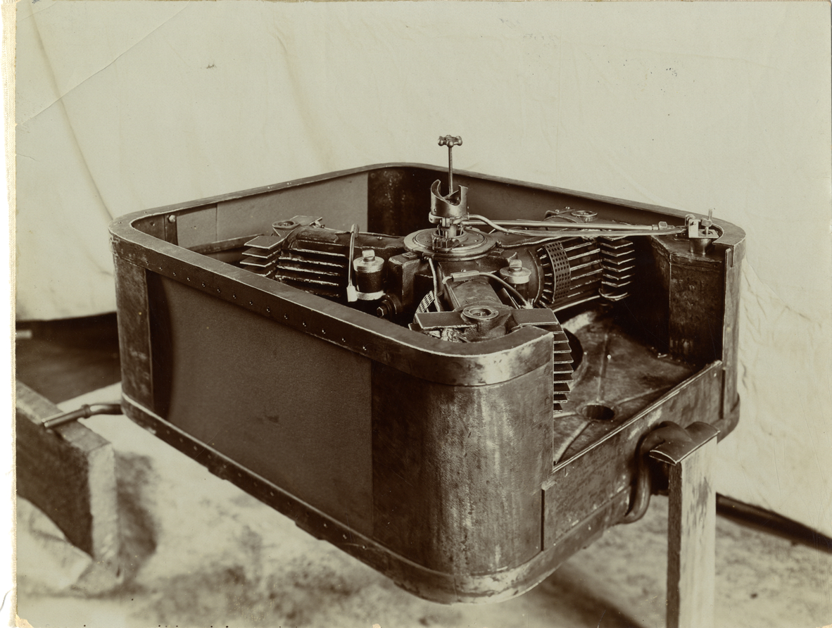 1896 Adams-Farwell revolving cylinder automobile engine | DPL DAMS