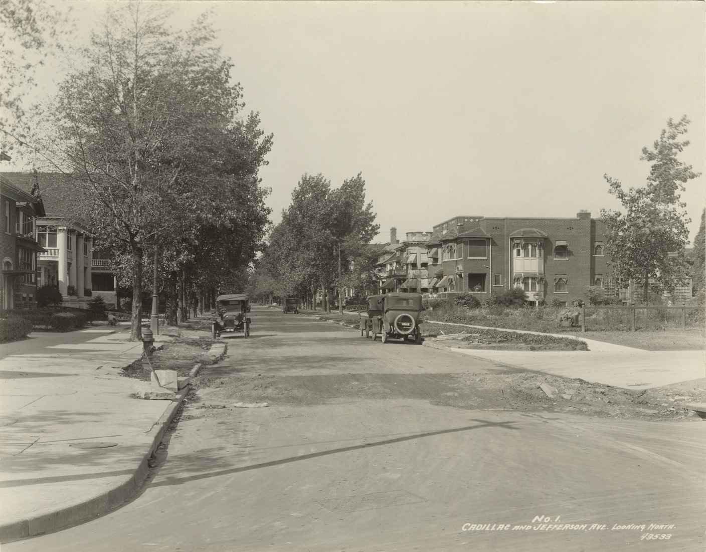 Water main work at Cadillac Avenue and Jefferson Avenue, Detroit water ...