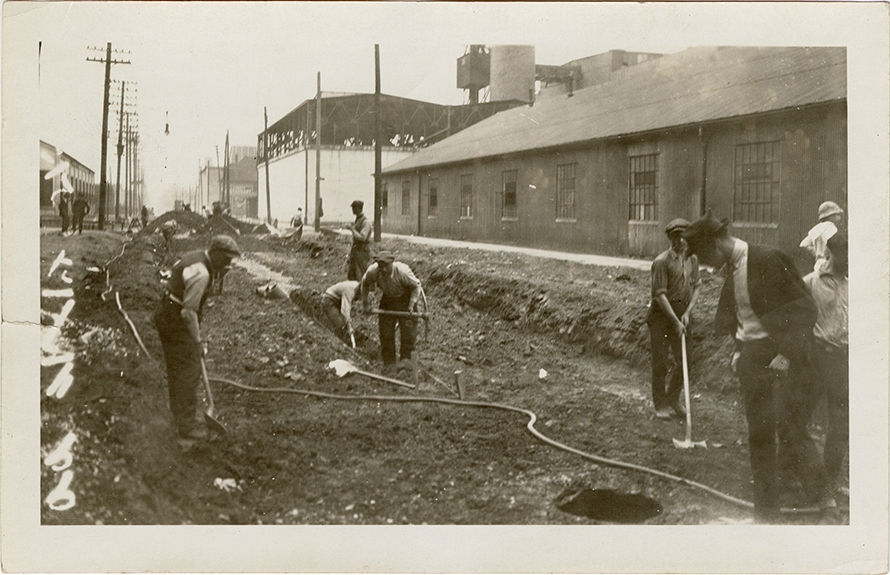 Workers digging drain trench on Palmer, Detroit Street Railway ...