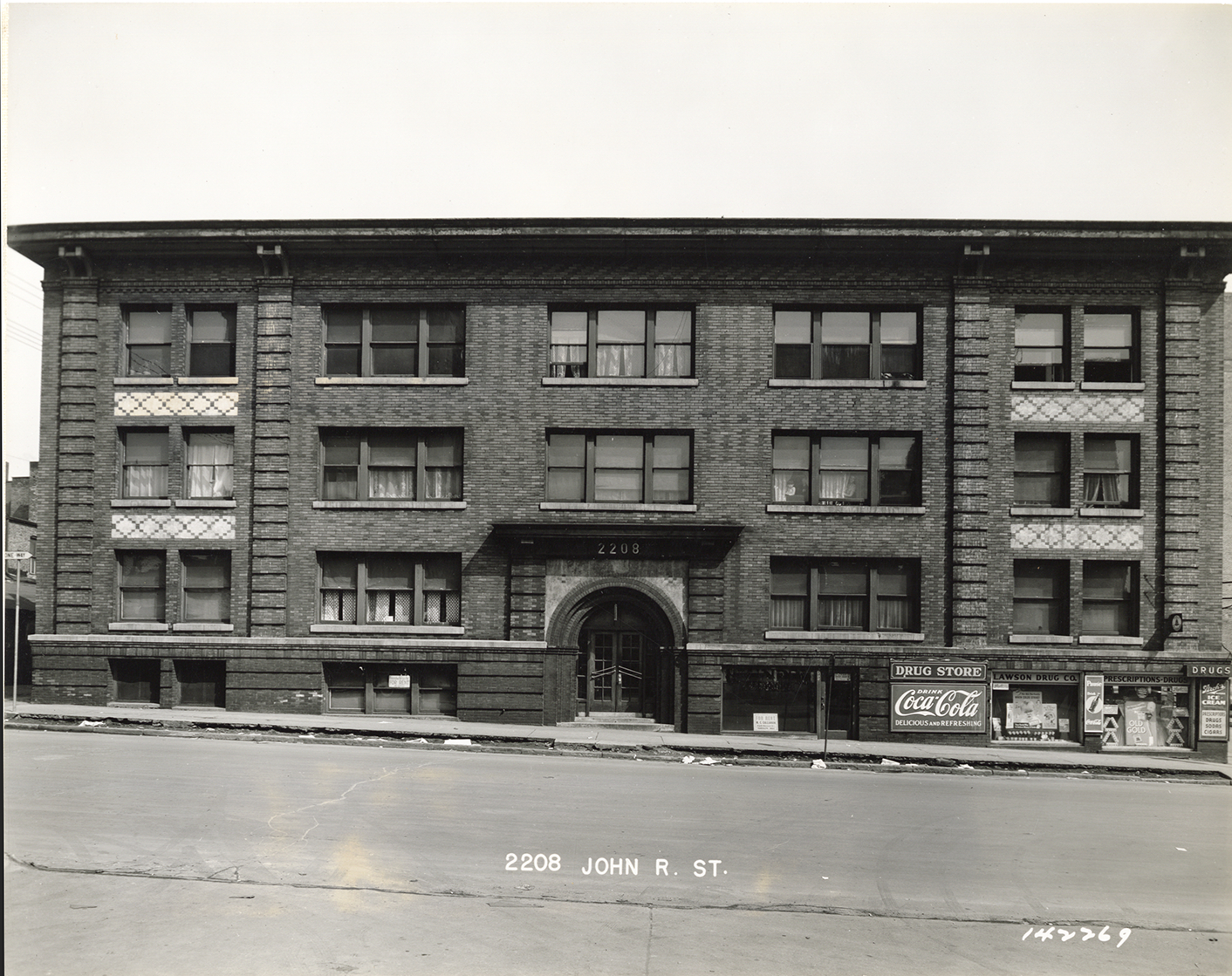Apartment building at 2208 John R Street | DPL DAMS