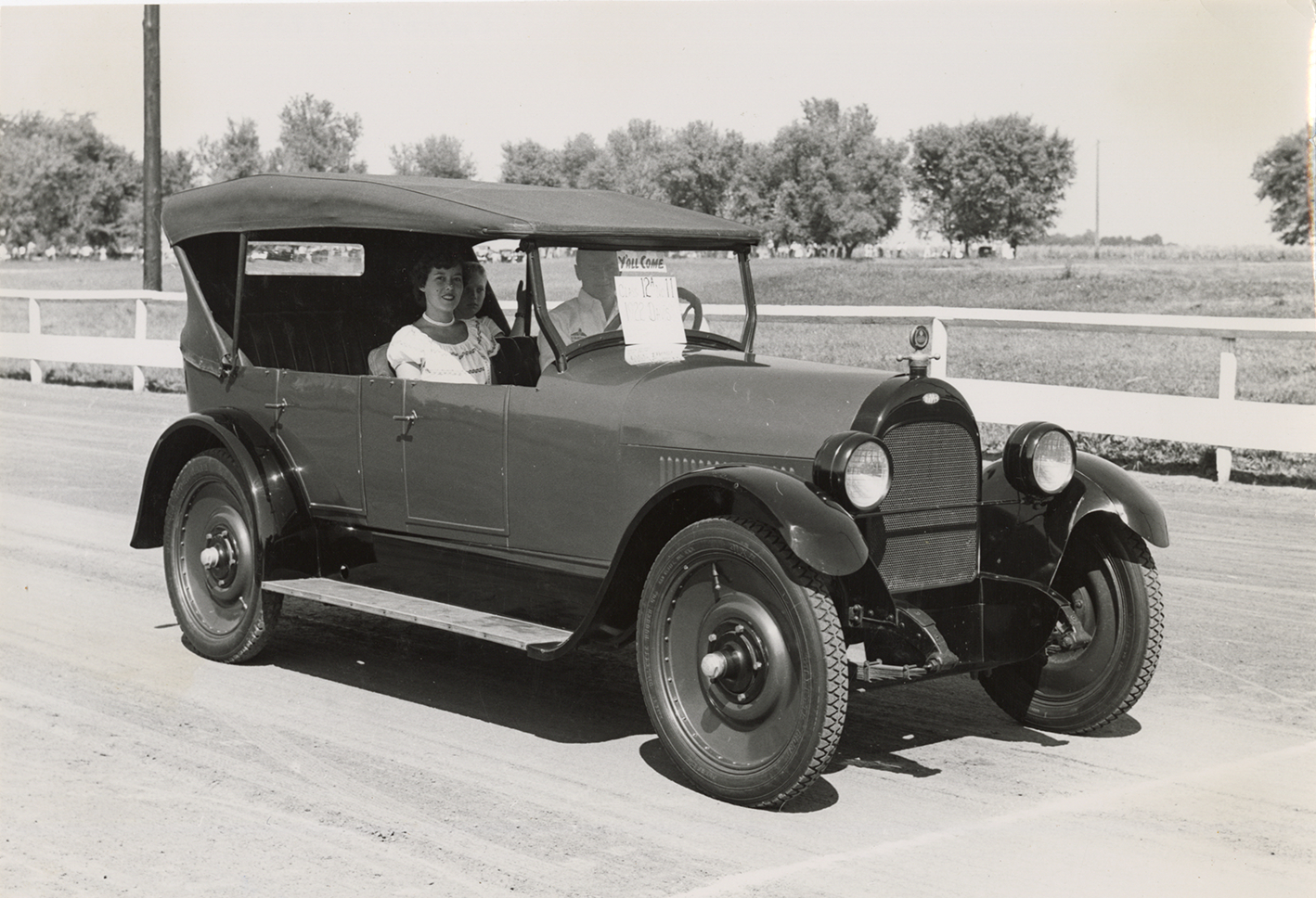 Motorists posing in a 1920 Carroll automobile | DPL DAMS
